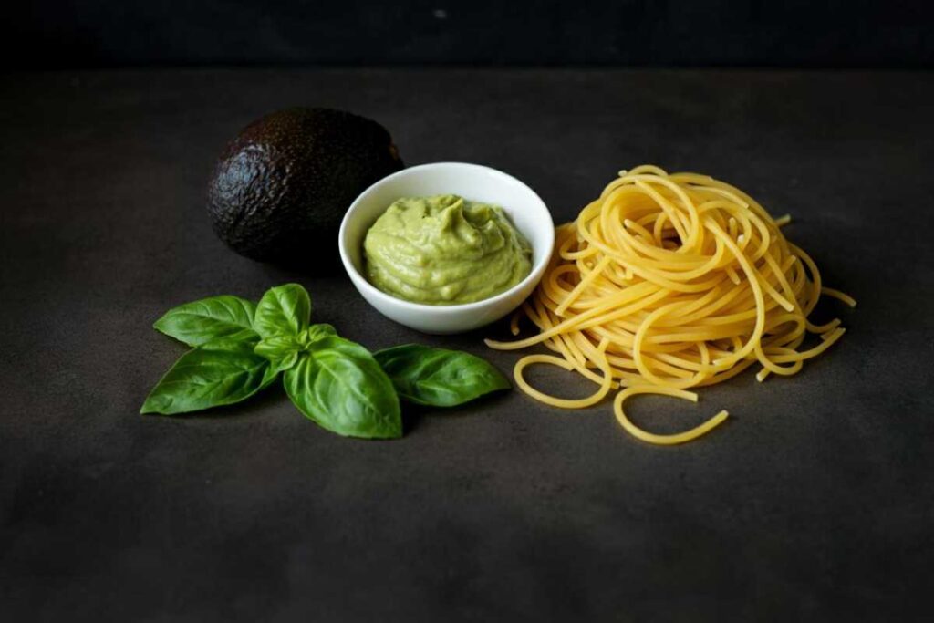 Ricetta express: pasta con avocado, la cena che ti salva dopo una ...